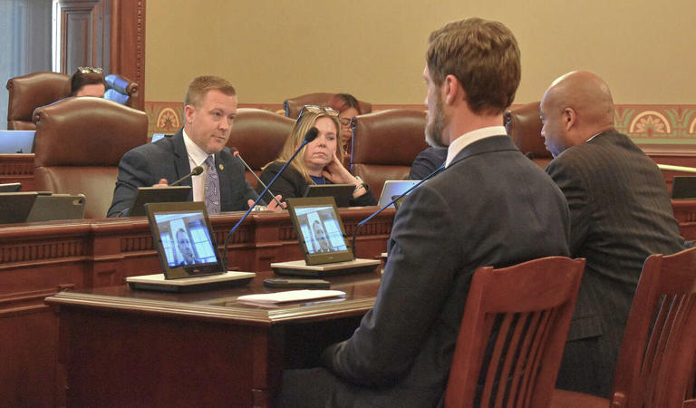 Illinois lawmakers pushing effective ban on Glocks, other pistols with ...
