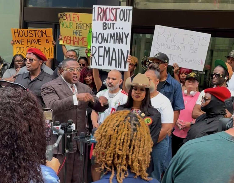 Houston police officer Ashley Gonzalez to ask for her job back after ...