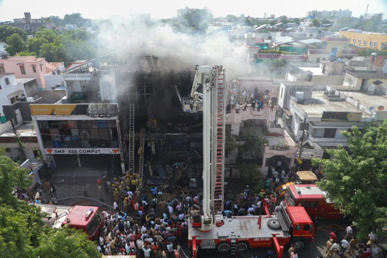Fire tears through building in northern India, killing 14, mostly ...